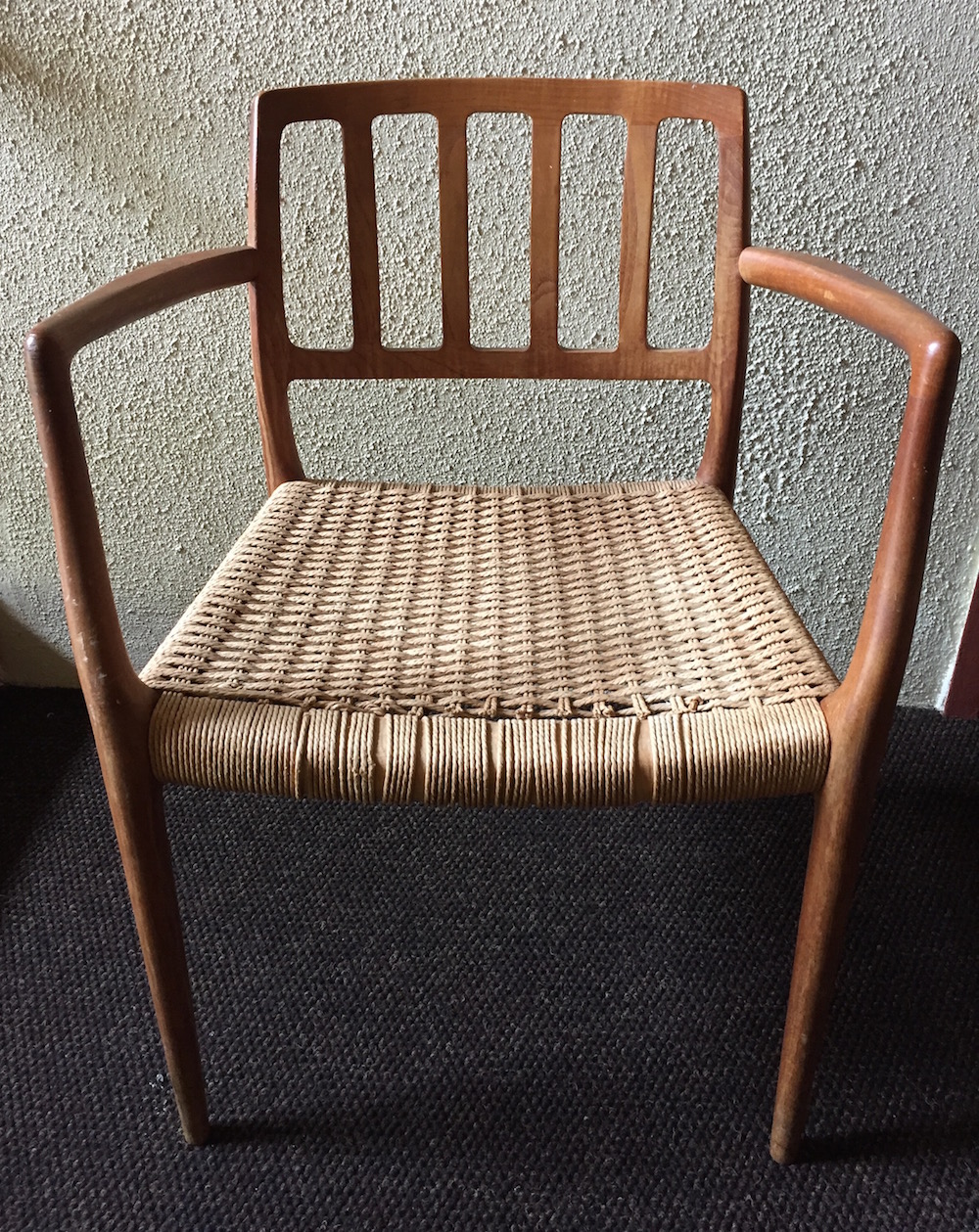 Møller 66 chair transformed by oiling | Modern Chair Restoration